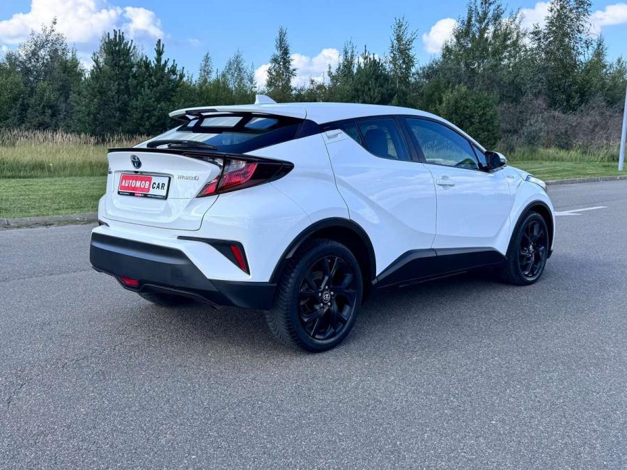White Toyota C-HR 2021 in Vilnius, with an engine capacity of 1.80 L and mileage of 205 thousand km for 16800 €, photo 17 on AUTOMOTO.COM.LV