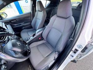 White Toyota C-HR 2021 in Vilnius, with an engine capacity of 1.80 L and mileage of 205 thousand km for 16800 €, photo 19 on AUTOMOTO.COM.LV