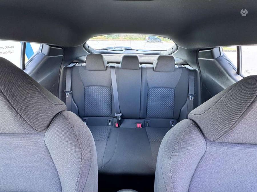 White Toyota C-HR 2021 in Vilnius, with an engine capacity of 1.80 L and mileage of 205 thousand km for 16800 €, photo 21 on AUTOMOTO.COM.LV