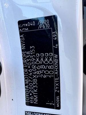 White Toyota C-HR 2021 in Vilnius, with an engine capacity of 1.80 L and mileage of 205 thousand km for 16800 €, photo 34 on AUTOMOTO.COM.LV
