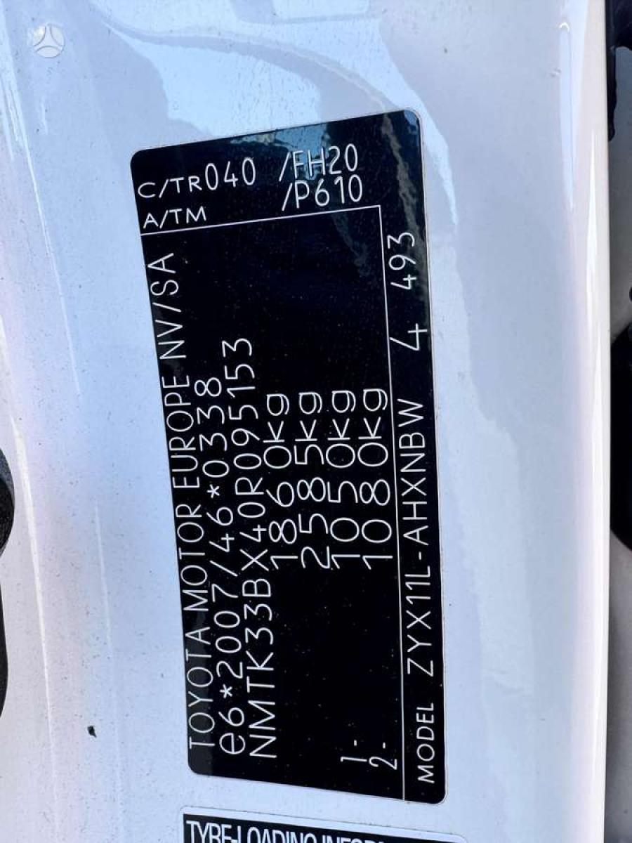 White Toyota C-HR 2021 in Vilnius, with an engine capacity of 1.80 L and mileage of 205 thousand km for 16800 €, photo 34 on AUTOMOTO.COM.LV