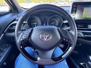White Toyota C-HR 2021 in Vilnius, with an engine capacity of 1.80 L and mileage of 205 thousand km for 16800 €, photo 36 on AUTOMOTO.COM.LV