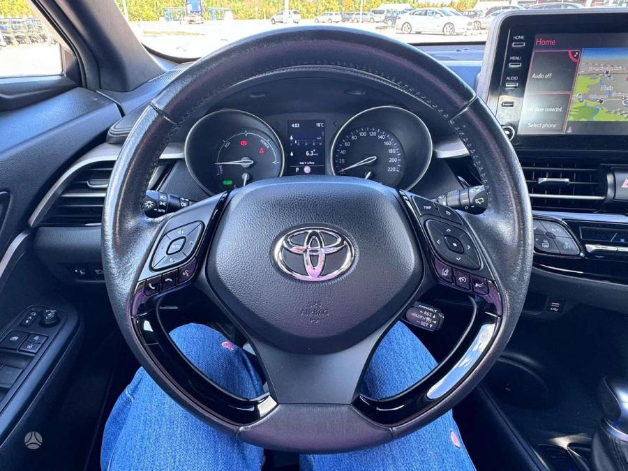 White Toyota C-HR 2021 in Vilnius, with an engine capacity of 1.80 L and mileage of 205 thousand km for 16800 €, photo 36 on AUTOMOTO.COM.LV