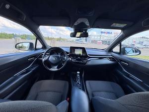 White Toyota C-HR 2021 in Vilnius, with an engine capacity of 1.80 L and mileage of 205 thousand km for 16800 €, photo 37 on AUTOMOTO.COM.LV