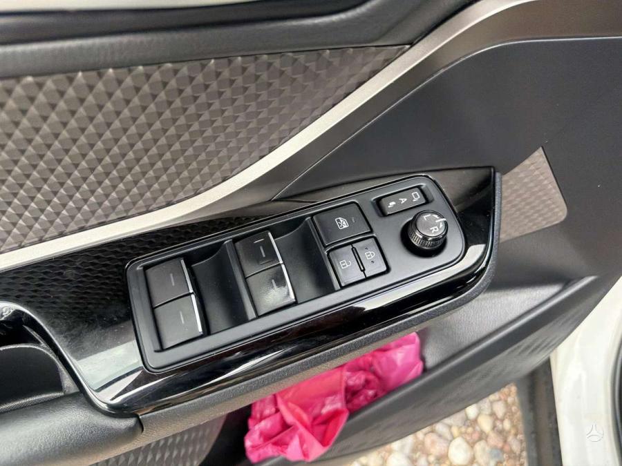 Balts Toyota C-HR 2021 Utena, ar dzinēja tilpumu 1.80 L un nobraukumu 220 tūkst. km par 14590 €, foto 10 vietnē AUTOMOTO.COM.LV
