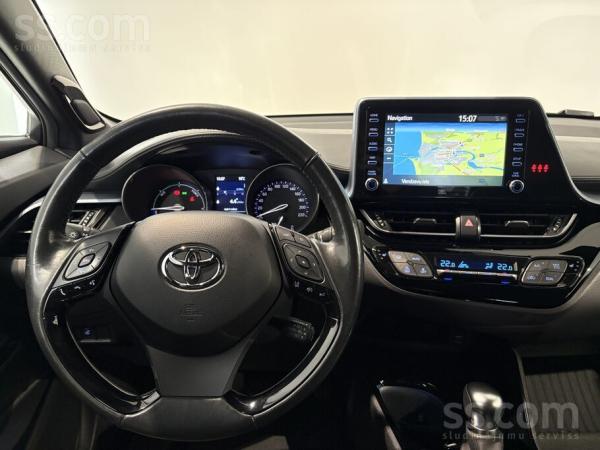 White Toyota C-HR 2021 in Ventspils, with an engine capacity of 1.80 L and mileage of 157 thousand km for 21790 €, photo 11 on AUTOMOTO.COM.LV