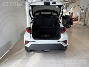 Balts Toyota C-HR 2021 Ventspils, ar dzinēja tilpumu 1.80 L un nobraukumu 157 tūkst. km par 21790 €, foto 26 vietnē AUTOMOTO.COM.LV