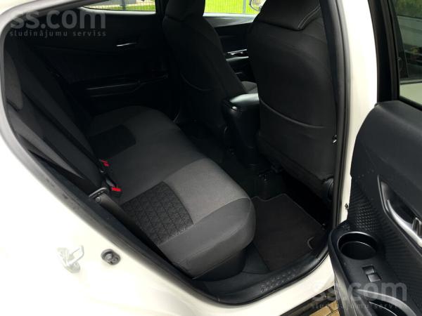 Balts Toyota C-HR 2021 Jelgava, ar dzinēja tilpumu 1.80 L un nobraukumu 219 tūkst. km par 16996 €, foto 4 vietnē AUTOMOTO.COM.LV