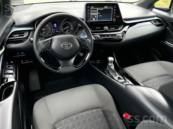 Balts Toyota C-HR 2021 Jelgava, ar dzinēja tilpumu 1.80 L un nobraukumu 219 tūkst. km par 16996 €, foto 6 vietnē AUTOMOTO.COM.LV