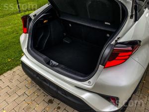 Белый Тойота C-HR 2021 в Елгава, объемом двигателя 1.80 л и пробегом 219 тыс. км за 16996 €, фото 15 на AUTOMOTO.COM.LV