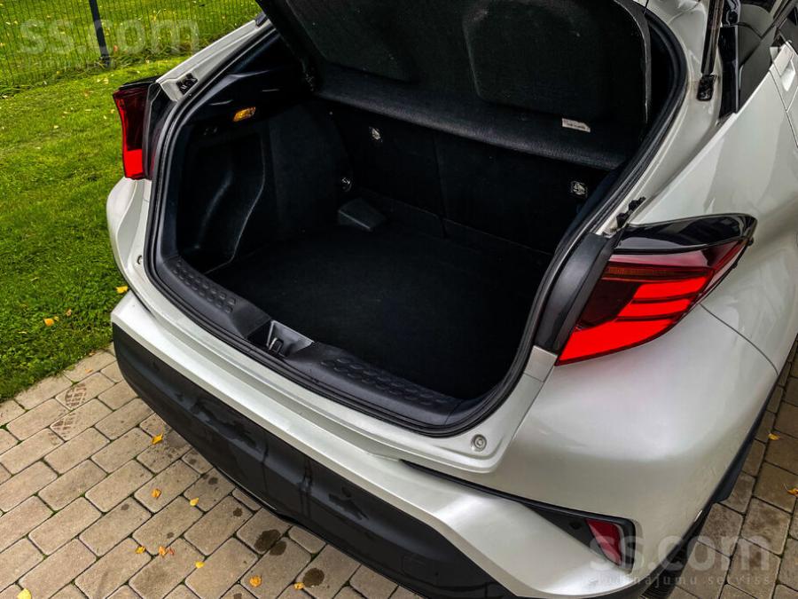 Белый Тойота C-HR 2021 в Елгава, объемом двигателя 1.80 л и пробегом 219 тыс. км за 16996 €, фото 15 на AUTOMOTO.COM.LV