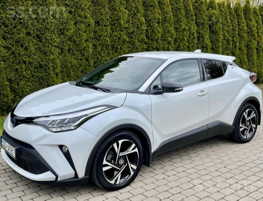 White Toyota C-HR 2022 in Riga, with an engine capacity of 1.80 L and mileage of 0 thousand km for 22500 €, photo 4 on AUTOMOTO.COM.LV