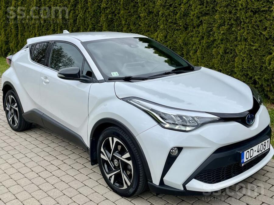 White Toyota C-HR 2022 in Riga, with an engine capacity of 1.80 L and mileage of 0 thousand km for 22500 €, photo 6 on AUTOMOTO.COM.LV