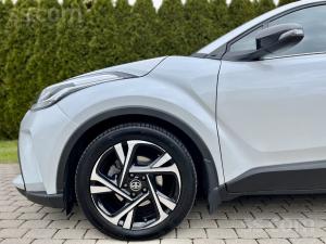 White Toyota C-HR 2022 in Riga, with an engine capacity of 1.80 L and mileage of 0 thousand km for 22500 €, photo 7 on AUTOMOTO.COM.LV