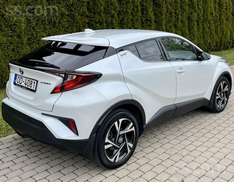 White Toyota C-HR 2022 in Riga, with an engine capacity of 1.80 L and mileage of 0 thousand km for 22500 €, photo 9 on AUTOMOTO.COM.LV