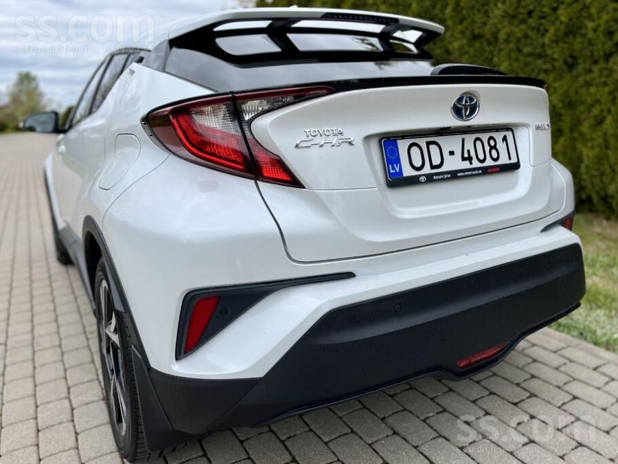 White Toyota C-HR 2022 in Riga, with an engine capacity of 1.80 L and mileage of 0 thousand km for 22500 €, photo 12 on AUTOMOTO.COM.LV