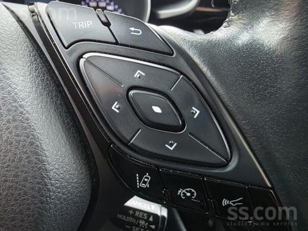 Белый Тойота C-HR 2022 в Рига, объемом двигателя 1.80 л и пробегом 77 тыс. км за 21900 €, фото 11 на AUTOMOTO.COM.LV