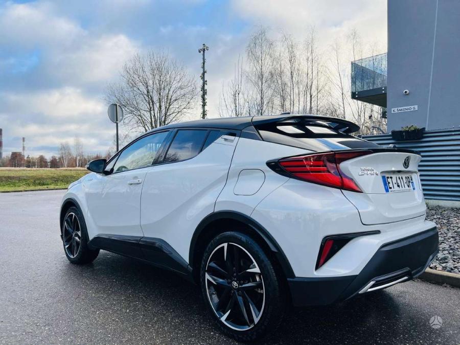 White Toyota C-HR 2022 in Kaunas, with an engine capacity of 2.00 L and mileage of 51 thousand km for 23300 €, photo 9 on AUTOMOTO.COM.LV
