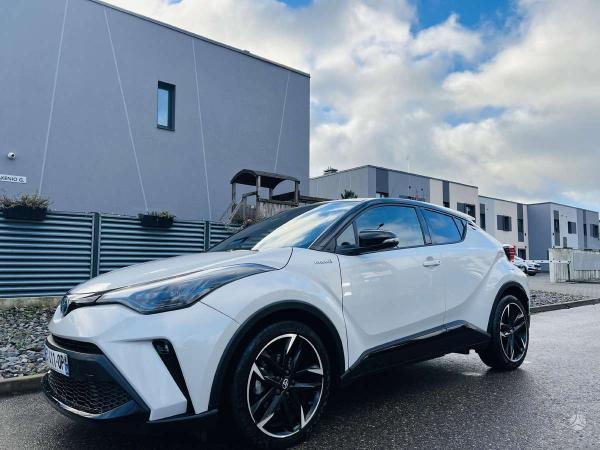 White Toyota C-HR 2022 in Kaunas, with an engine capacity of 2.00 L and mileage of 51 thousand km for 23300 €, photo 10 on AUTOMOTO.COM.LV