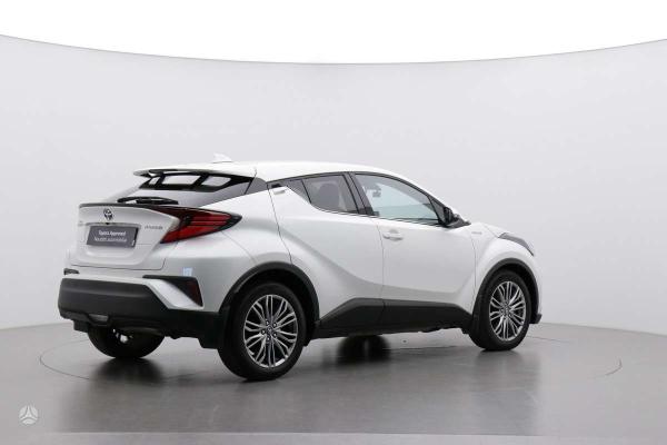 Белый Тойота C-HR 2022 в Вильнюс, объемом двигателя 1.80 л и пробегом 72 тыс. км за 25500 €, фото 2 на AUTOMOTO.COM.LV