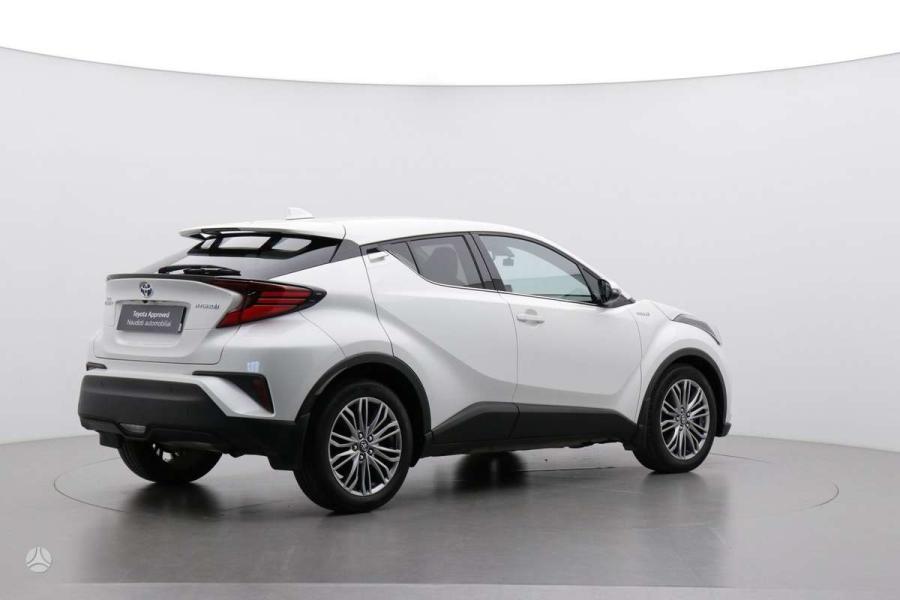 Белый Тойота C-HR 2022 в Вильнюс, объемом двигателя 1.80 л и пробегом 72 тыс. км за 25500 €, фото 3 на AUTOMOTO.COM.LV