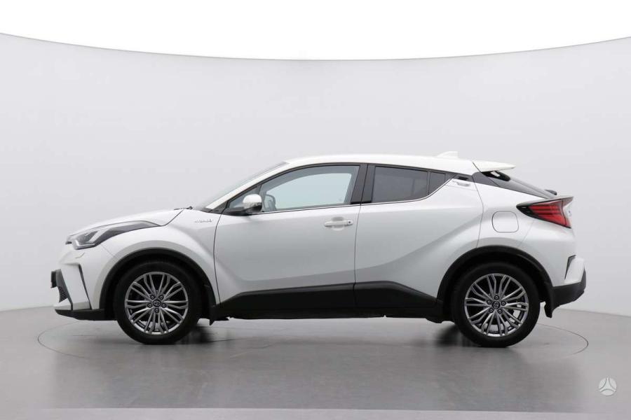 Белый Тойота C-HR 2022 в Вильнюс, объемом двигателя 1.80 л и пробегом 72 тыс. км за 25500 €, фото 4 на AUTOMOTO.COM.LV