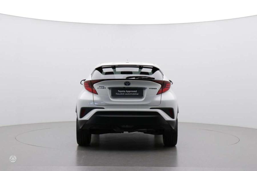 Белый Тойота C-HR 2022 в Вильнюс, объемом двигателя 1.80 л и пробегом 72 тыс. км за 25500 €, фото 5 на AUTOMOTO.COM.LV