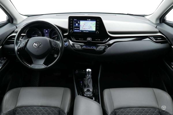 Белый Тойота C-HR 2022 в Вильнюс, объемом двигателя 1.80 л и пробегом 72 тыс. км за 25500 €, фото 6 на AUTOMOTO.COM.LV
