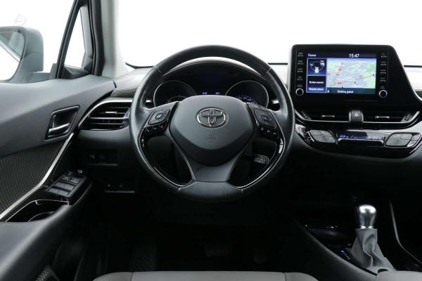 Белый Тойота C-HR 2022 в Вильнюс, объемом двигателя 1.80 л и пробегом 72 тыс. км за 25500 €, фото 7 на AUTOMOTO.COM.LV
