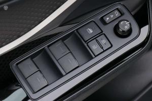 Белый Тойота C-HR 2022 в Вильнюс, объемом двигателя 1.80 л и пробегом 72 тыс. км за 25500 €, фото 26 на AUTOMOTO.COM.LV