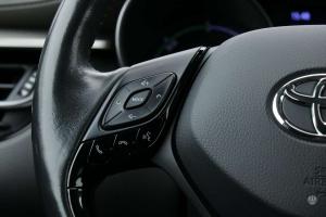 Белый Тойота C-HR 2022 в Вильнюс, объемом двигателя 1.80 л и пробегом 72 тыс. км за 25500 €, фото 30 на AUTOMOTO.COM.LV