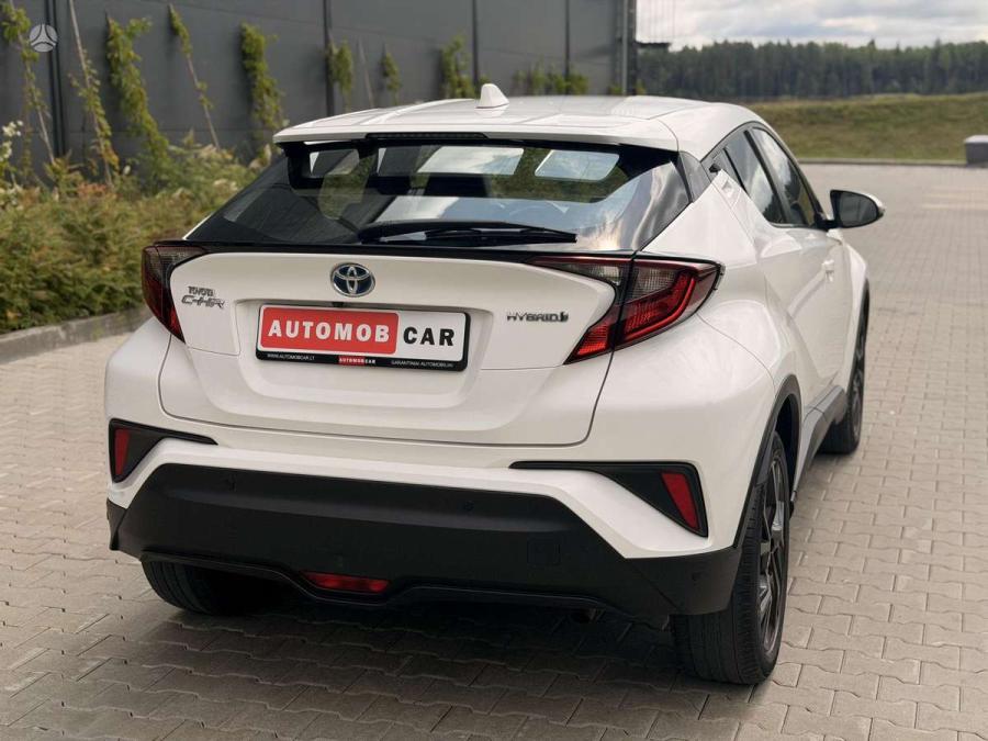 Balts Toyota C-HR 2022 Viļņa, ar dzinēja tilpumu 1.80 L un nobraukumu 133 tūkst. km par 18900 €, foto 6 vietnē AUTOMOTO.COM.LV