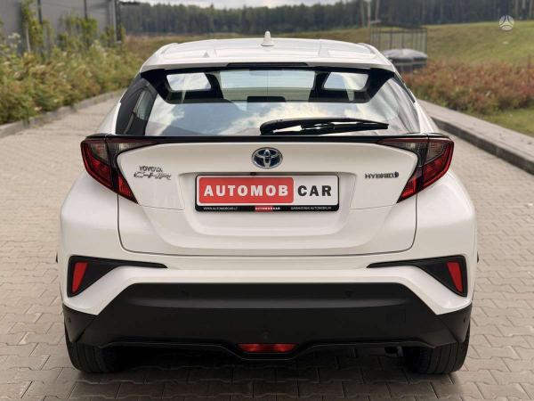 Белый Тойота C-HR 2022 в Вильнюс, объемом двигателя 1.80 л и пробегом 133 тыс. км за 18900 €, фото 6 на AUTOMOTO.COM.LV
