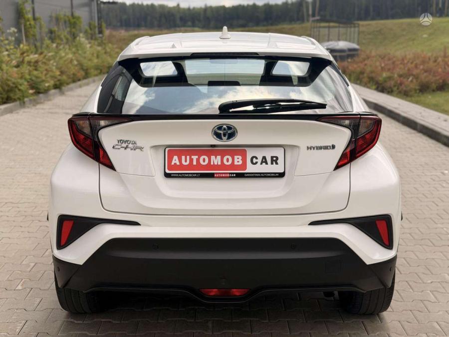 Balts Toyota C-HR 2022 Viļņa, ar dzinēja tilpumu 1.80 L un nobraukumu 133 tūkst. km par 18900 €, foto 7 vietnē AUTOMOTO.COM.LV