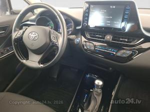 Белый Тойота C-HR 2022 в Вильянди, объемом двигателя 1.80 л и пробегом 42 тыс. км за 22490 €, фото 10 на AUTOMOTO.COM.LV