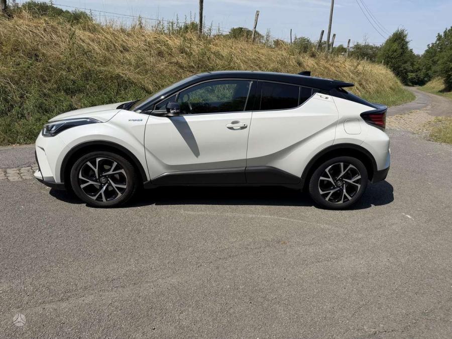 Balts Toyota C-HR 2022 Tauragė, ar dzinēja tilpumu 1.80 L un nobraukumu 44 tūkst. km par 20900 €, foto 3 vietnē AUTOMOTO.COM.LV