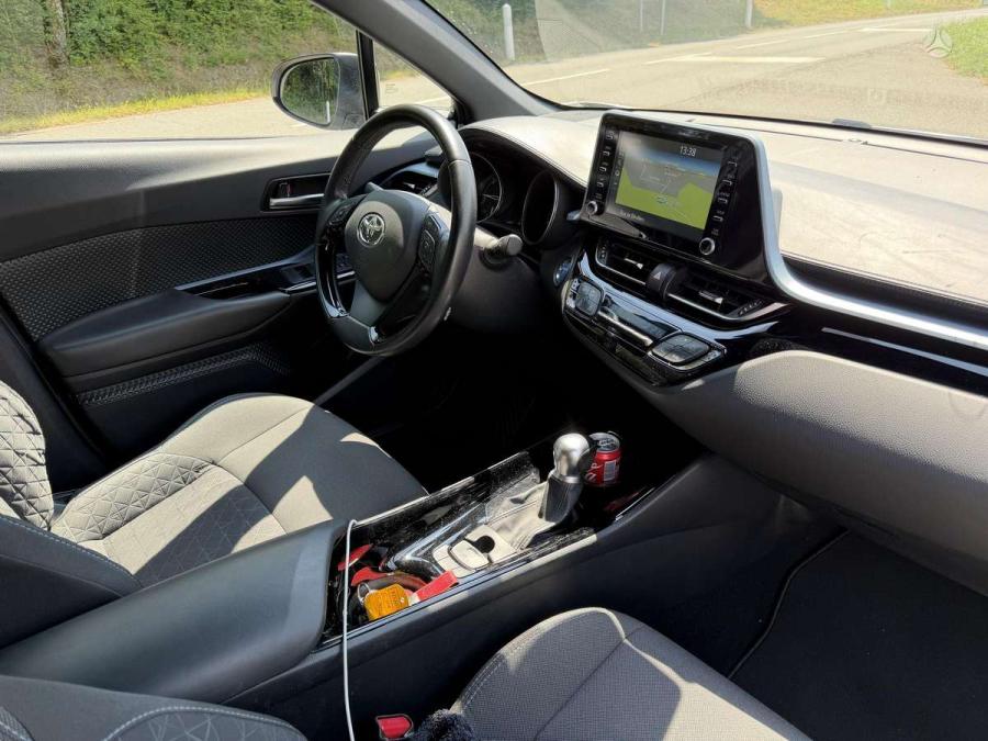 Balts Toyota C-HR 2022 Tauragė, ar dzinēja tilpumu 1.80 L un nobraukumu 44 tūkst. km par 20900 €, foto 10 vietnē AUTOMOTO.COM.LV