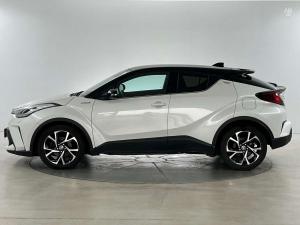 Белый Тойота C-HR 2022 в Вильнюс, объемом двигателя 1.80 л и пробегом 84 тыс. км за 23900 €, фото 4 на AUTOMOTO.COM.LV