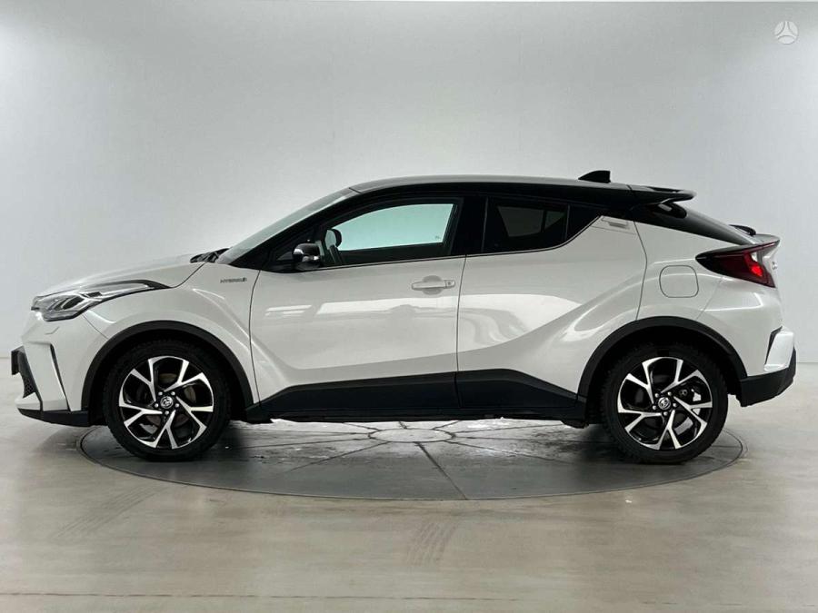 Белый Тойота C-HR 2022 в Вильнюс, объемом двигателя 1.80 л и пробегом 84 тыс. км за 23900 €, фото 4 на AUTOMOTO.COM.LV