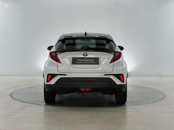 Белый Тойота C-HR 2022 в Вильнюс, объемом двигателя 1.80 л и пробегом 84 тыс. км за 23900 €, фото 4 на AUTOMOTO.COM.LV