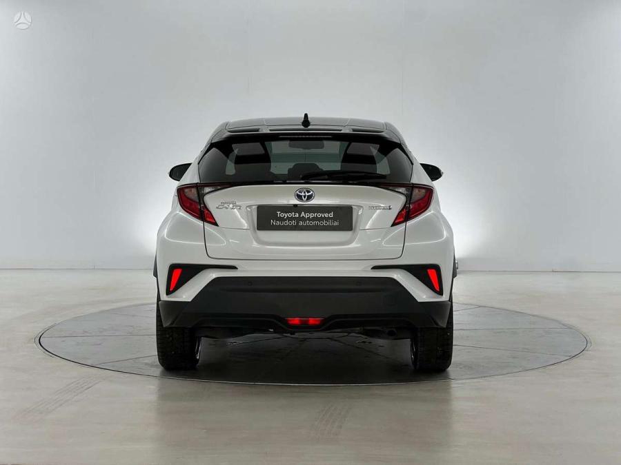 Белый Тойота C-HR 2022 в Вильнюс, объемом двигателя 1.80 л и пробегом 84 тыс. км за 23900 €, фото 5 на AUTOMOTO.COM.LV