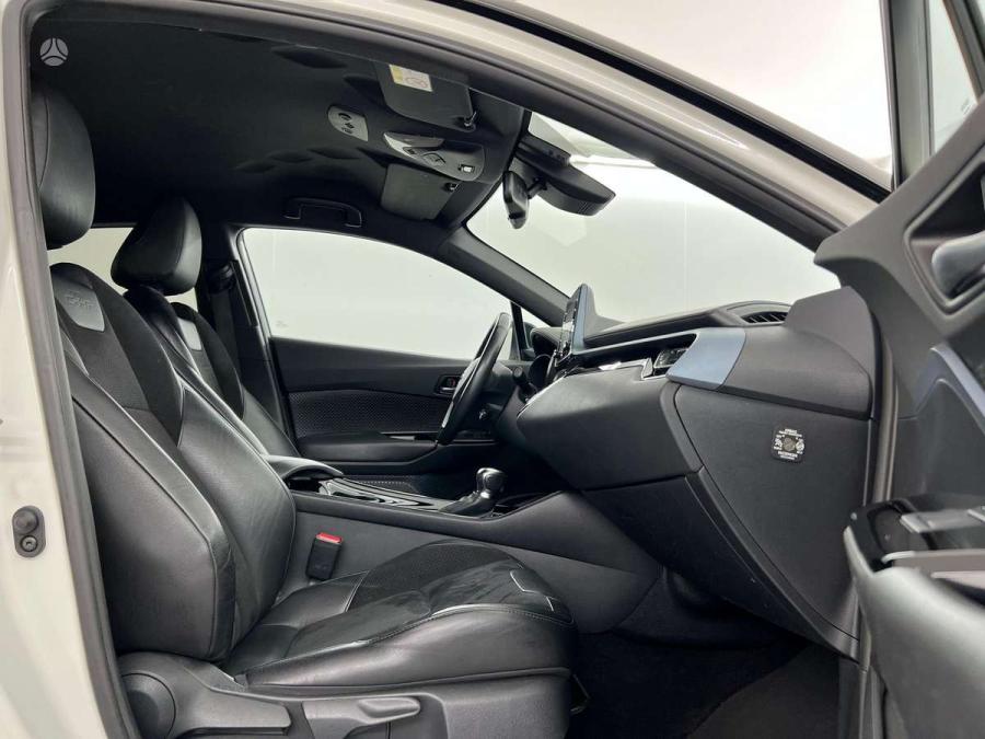 Белый Тойота C-HR 2022 в Вильнюс, объемом двигателя 1.80 л и пробегом 84 тыс. км за 23900 €, фото 7 на AUTOMOTO.COM.LV
