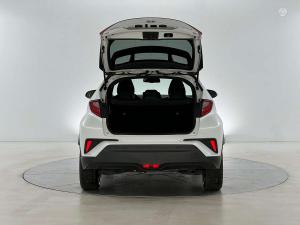 Белый Тойота C-HR 2022 в Вильнюс, объемом двигателя 1.80 л и пробегом 84 тыс. км за 23900 €, фото 11 на AUTOMOTO.COM.LV