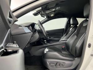 Белый Тойота C-HR 2022 в Вильнюс, объемом двигателя 1.80 л и пробегом 84 тыс. км за 23900 €, фото 12 на AUTOMOTO.COM.LV