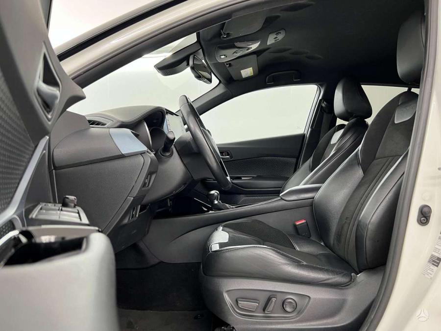 Белый Тойота C-HR 2022 в Вильнюс, объемом двигателя 1.80 л и пробегом 84 тыс. км за 23900 €, фото 12 на AUTOMOTO.COM.LV