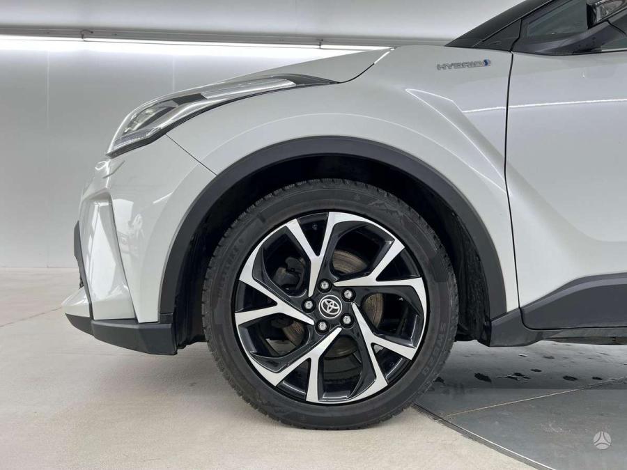 Белый Тойота C-HR 2022 в Вильнюс, объемом двигателя 1.80 л и пробегом 84 тыс. км за 23900 €, фото 16 на AUTOMOTO.COM.LV