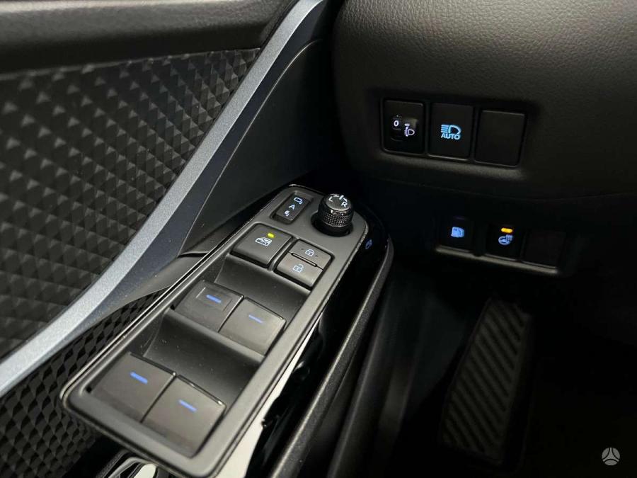 Белый Тойота C-HR 2022 в Вильнюс, объемом двигателя 1.80 л и пробегом 84 тыс. км за 23900 €, фото 25 на AUTOMOTO.COM.LV