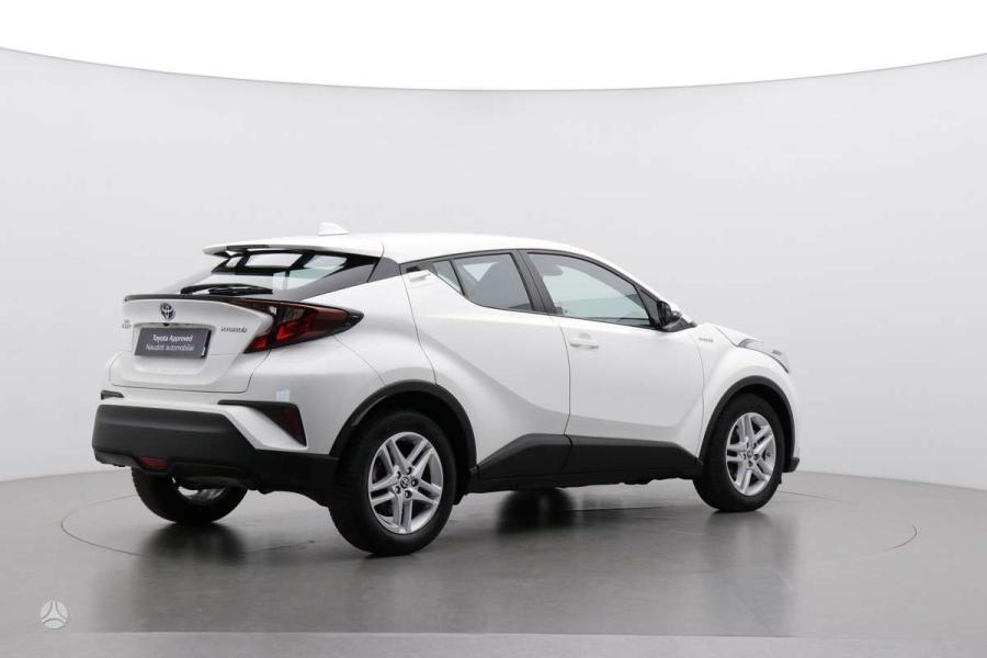 Balts Toyota C-HR 2022 Viļņa, ar dzinēja tilpumu 1.80 L un nobraukumu 75 tūkst. km par 23900 €, foto 4 vietnē AUTOMOTO.COM.LV