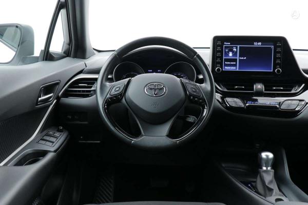 Белый Тойота C-HR 2022 в Вильнюс, объемом двигателя 1.80 л и пробегом 75 тыс. км за 23900 €, фото 8 на AUTOMOTO.COM.LV