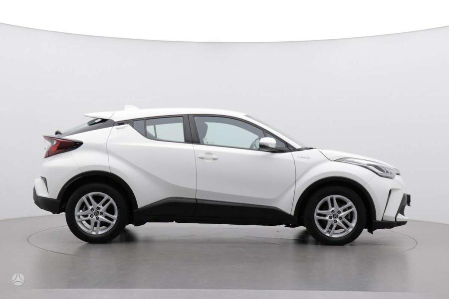 Balts Toyota C-HR 2022 Viļņa, ar dzinēja tilpumu 1.80 L un nobraukumu 75 tūkst. km par 23900 €, foto 18 vietnē AUTOMOTO.COM.LV